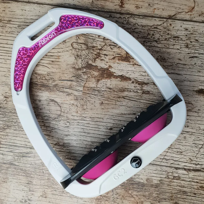Flex-on Green Composite Ultra Grip Stirrups - White/Black/Pink