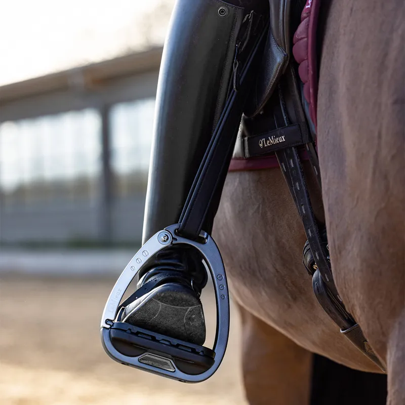LeMieux Vector Balance Inclined Safety Stirrups - Carbon/Silver