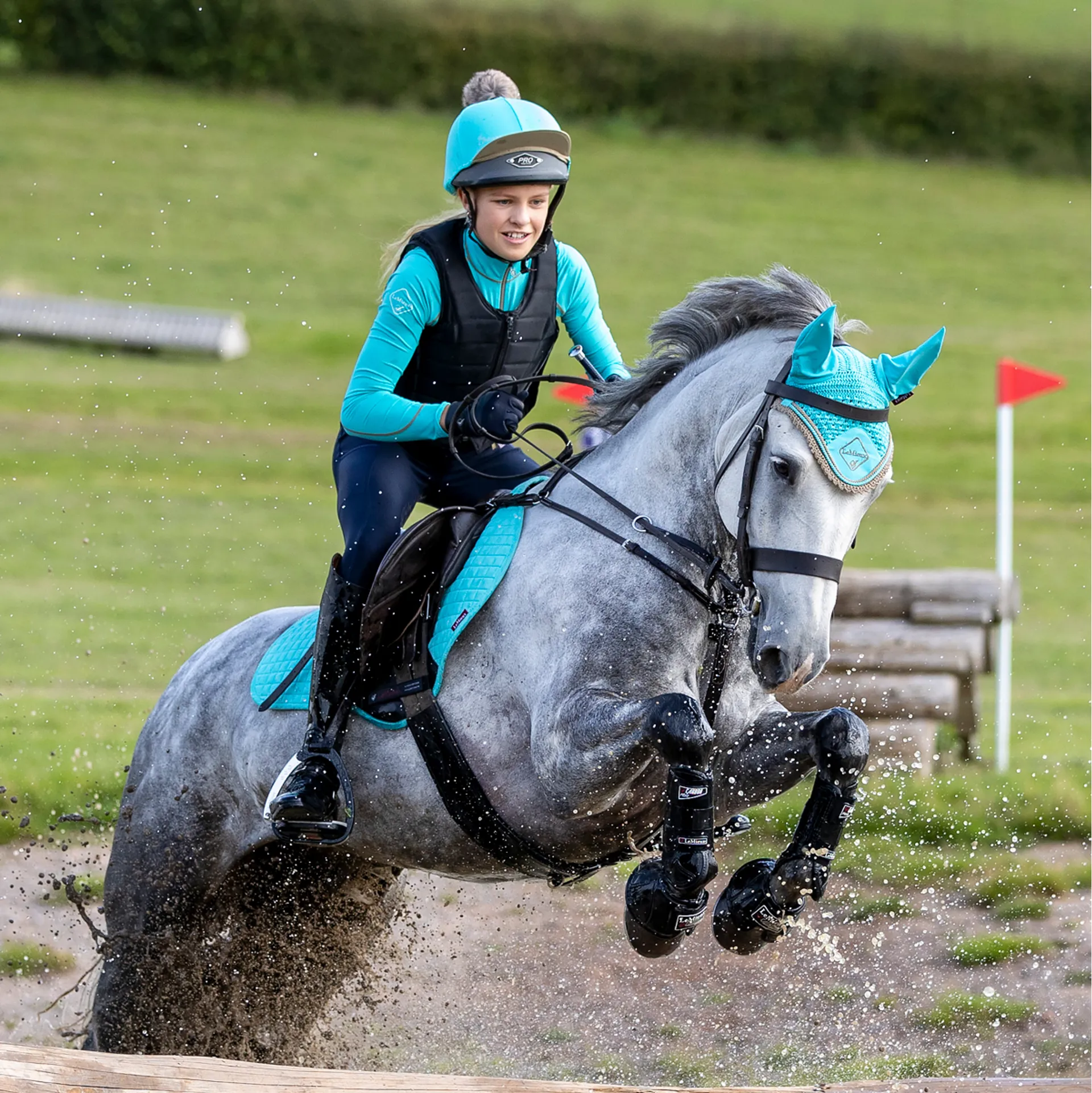 LeMieux ProSport Suede Close Contact Square Saddlecloth - Azure