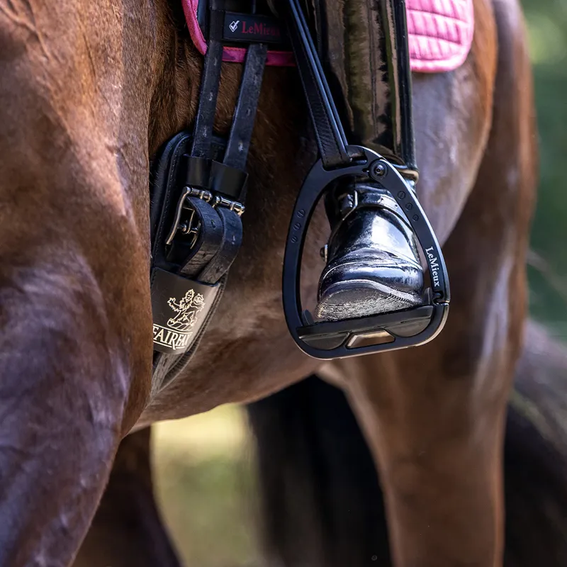 LeMieux Vector Balance Inclined Safety Stirrups - Black/Black